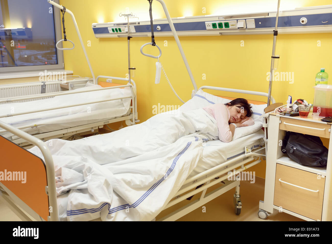 Women sad in hospital bed hi-res stock photography and images - Alamy