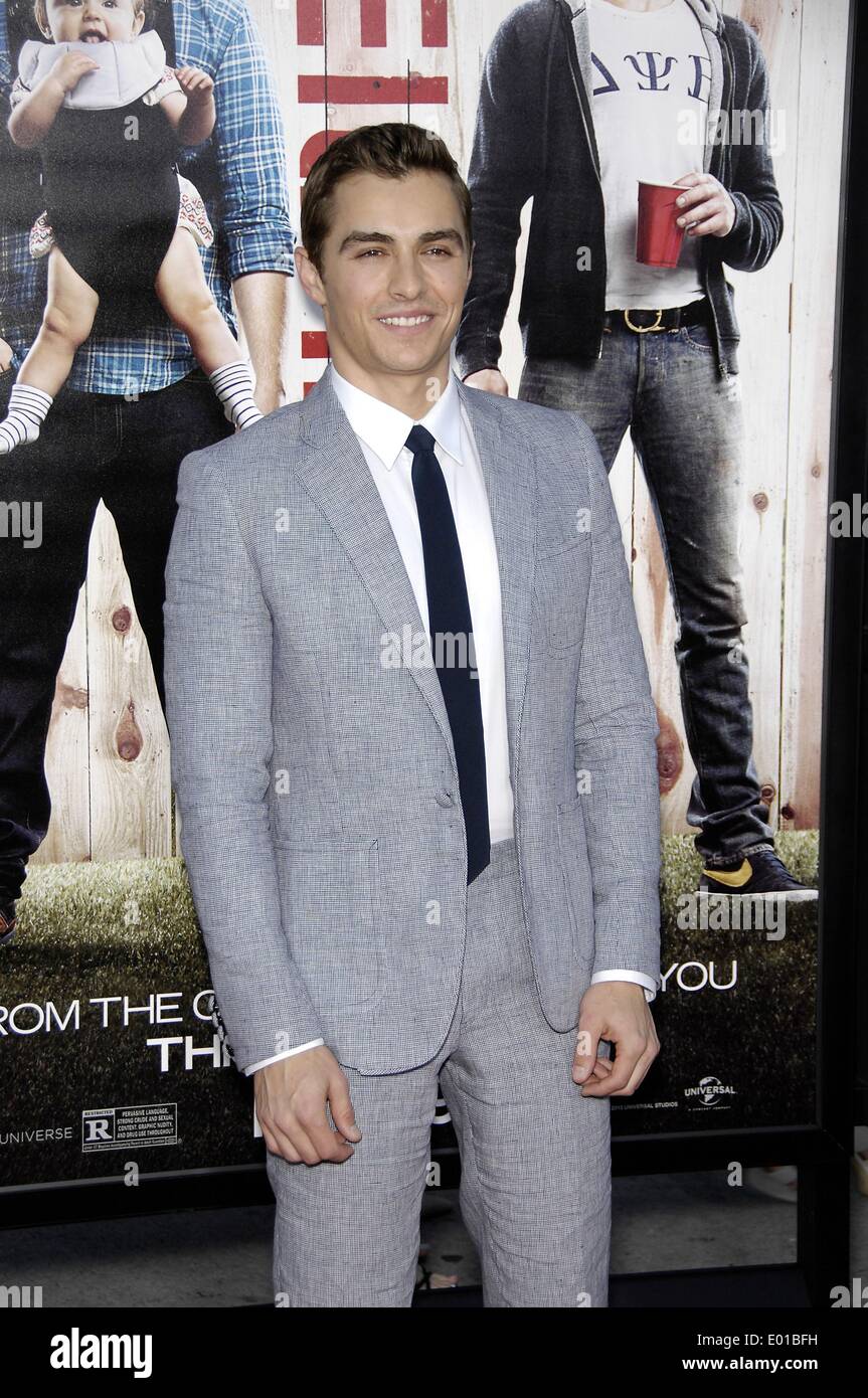 Dave franco neighbors 2014 hi-res stock photography and images - Alamy