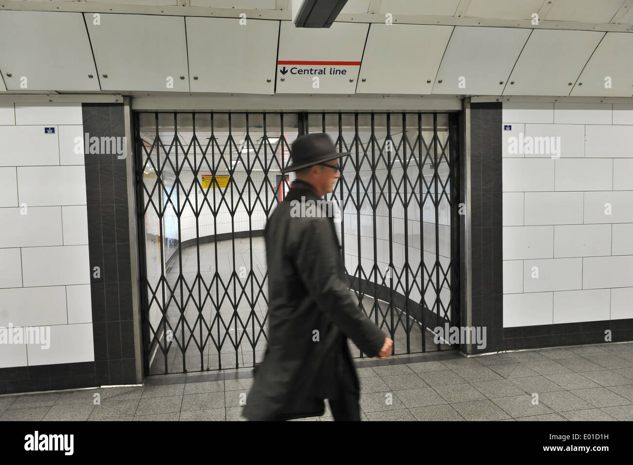 Central line tube hi-res stock photography and images - Alamy