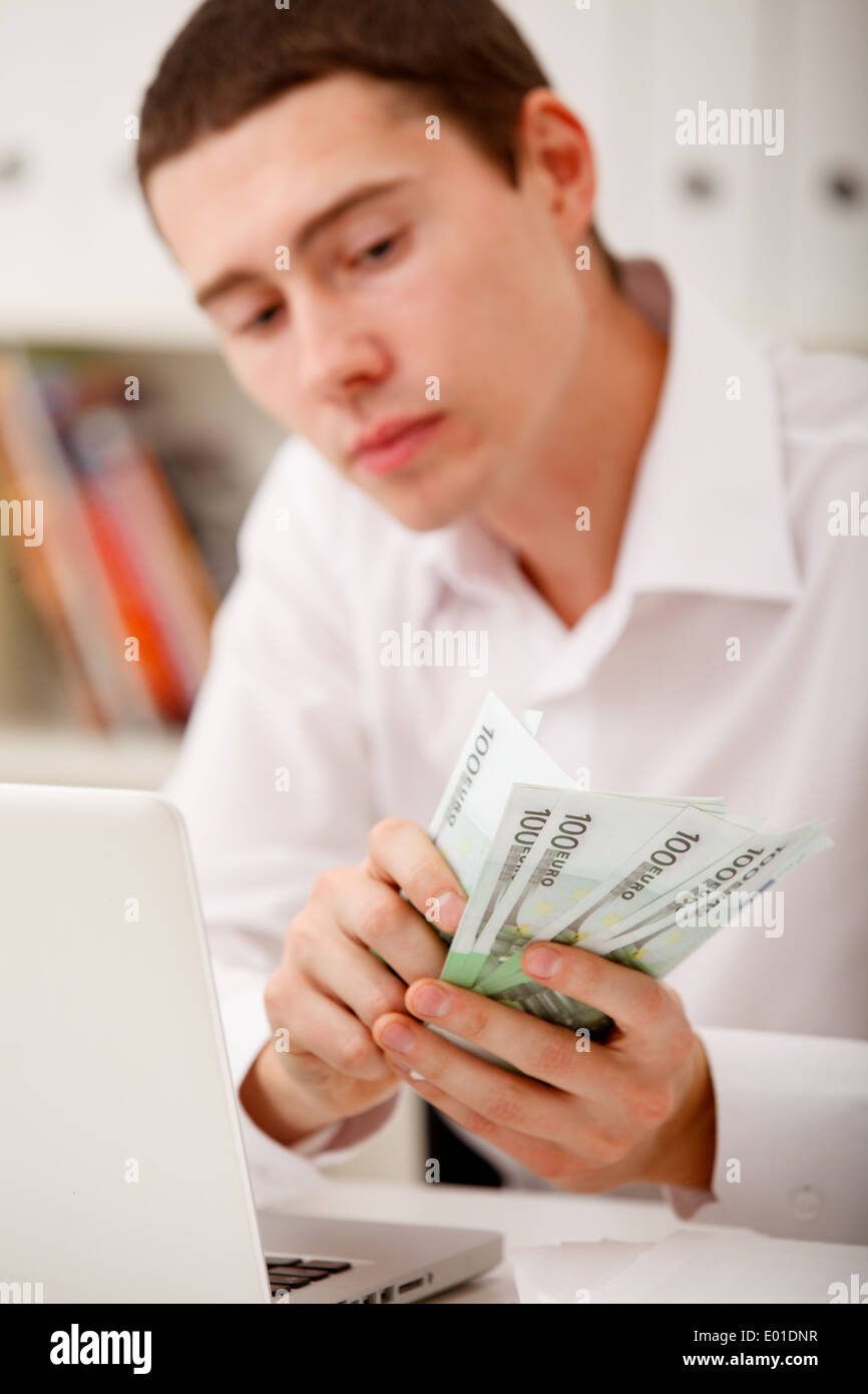 man counting money Stock Photo - Alamy