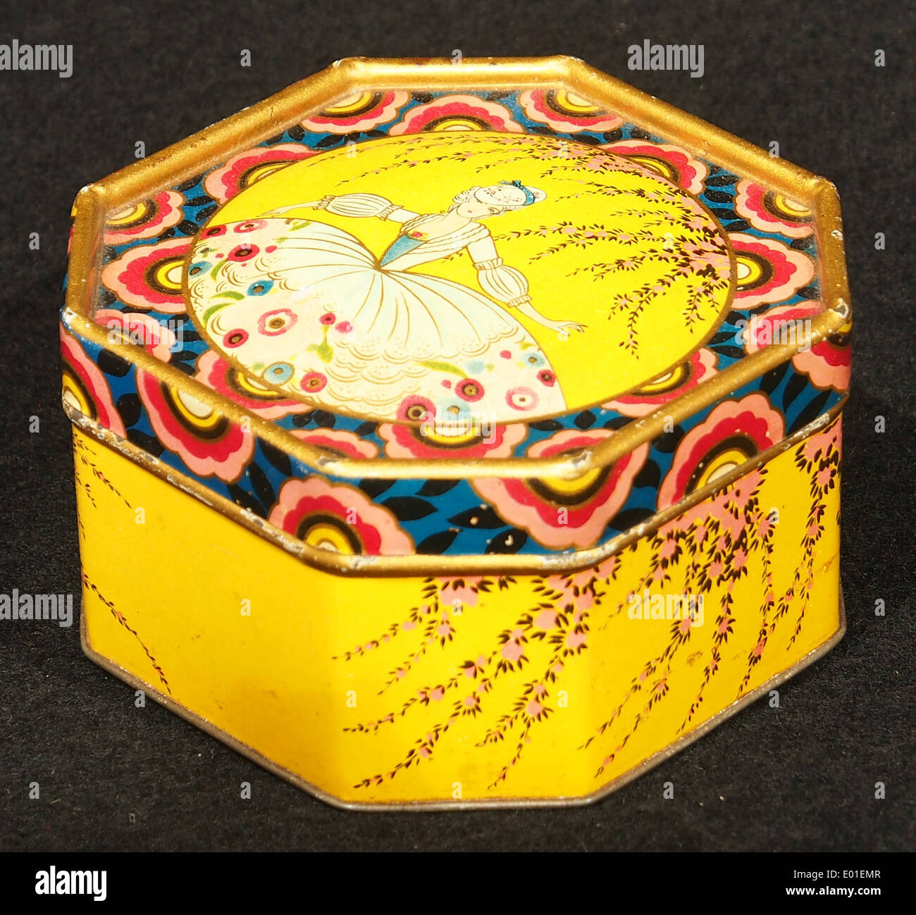 The Korffs chocolade octagonaal blikje is a vintage Dutch chocolate tin ...