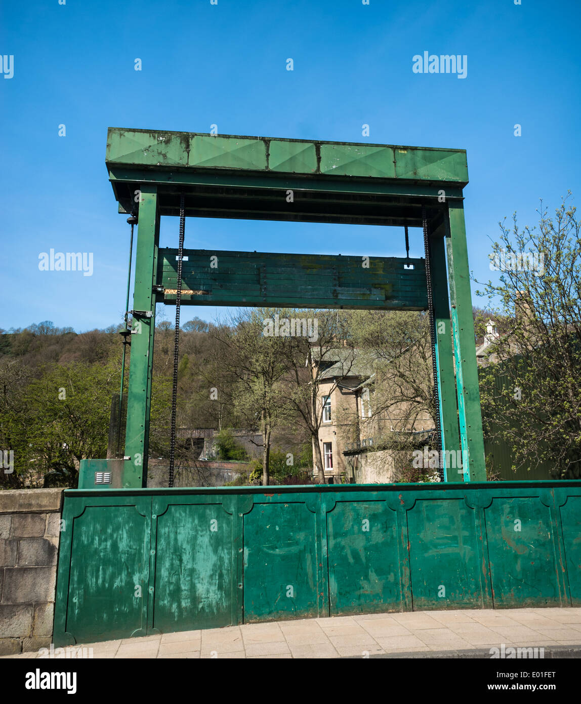 Vertically-rising canal Guillotine lock Gate at Todmorden, Yorkshire ...