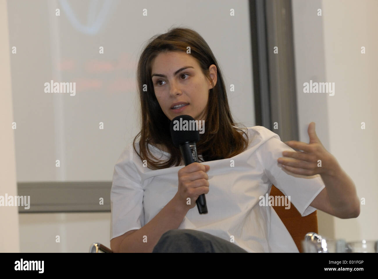 Jaune oda hi-res stock photography and images - Alamy