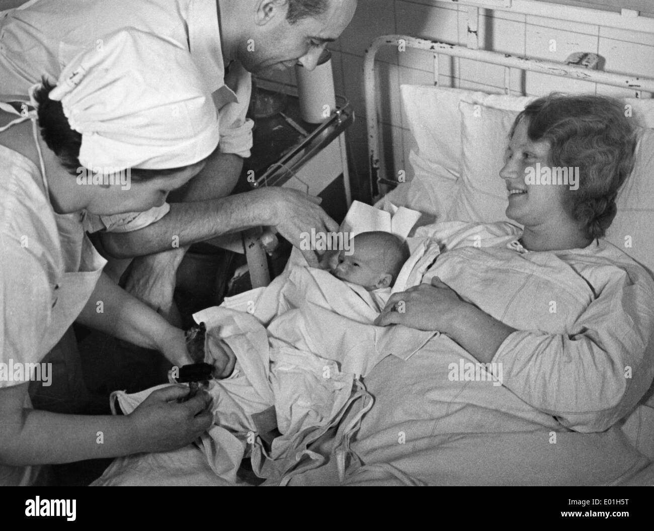 Neonatal ward hi-res stock photography and images - Alamy