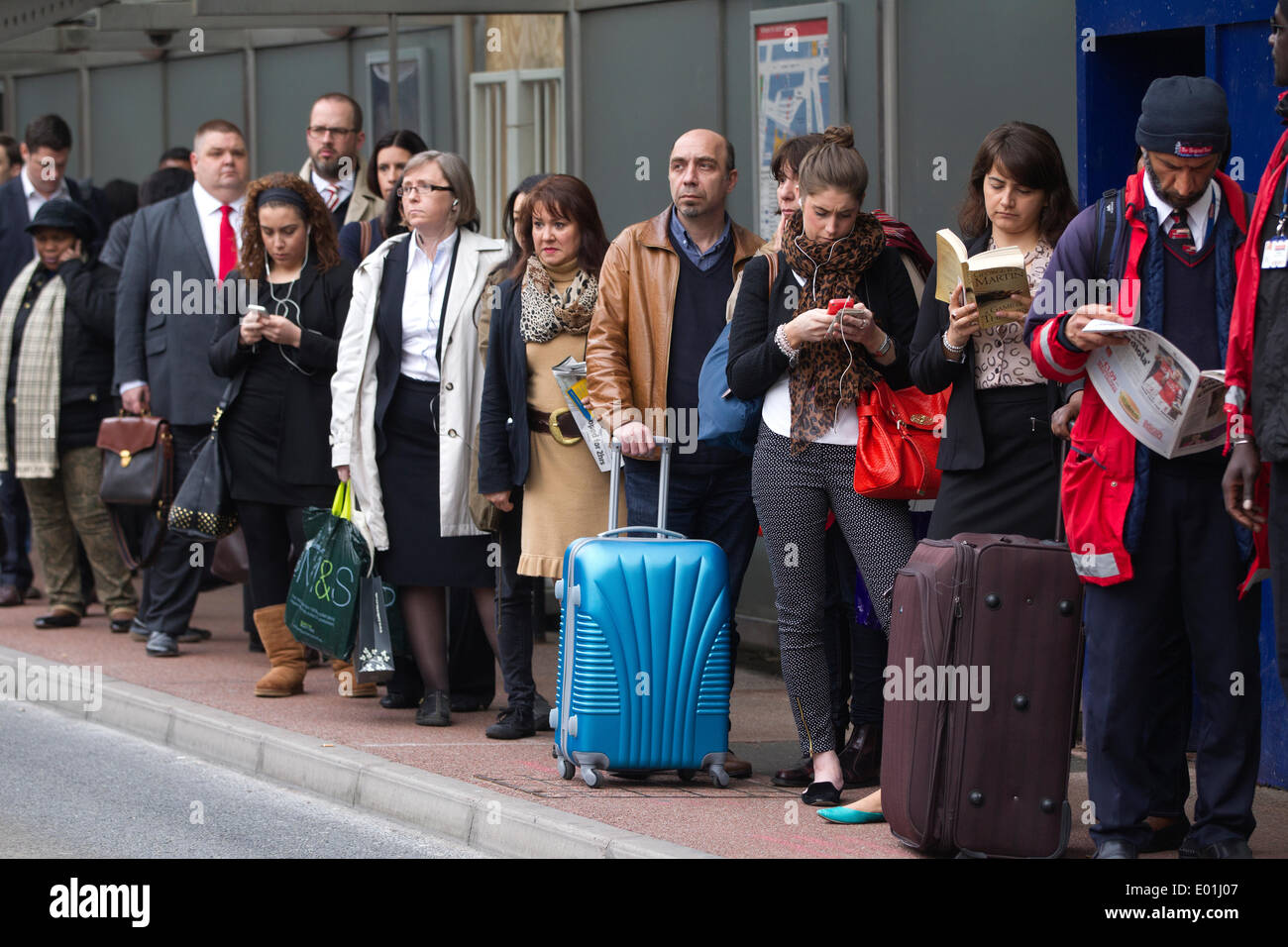London tube strike london underground victoria station bus queues buses ...
