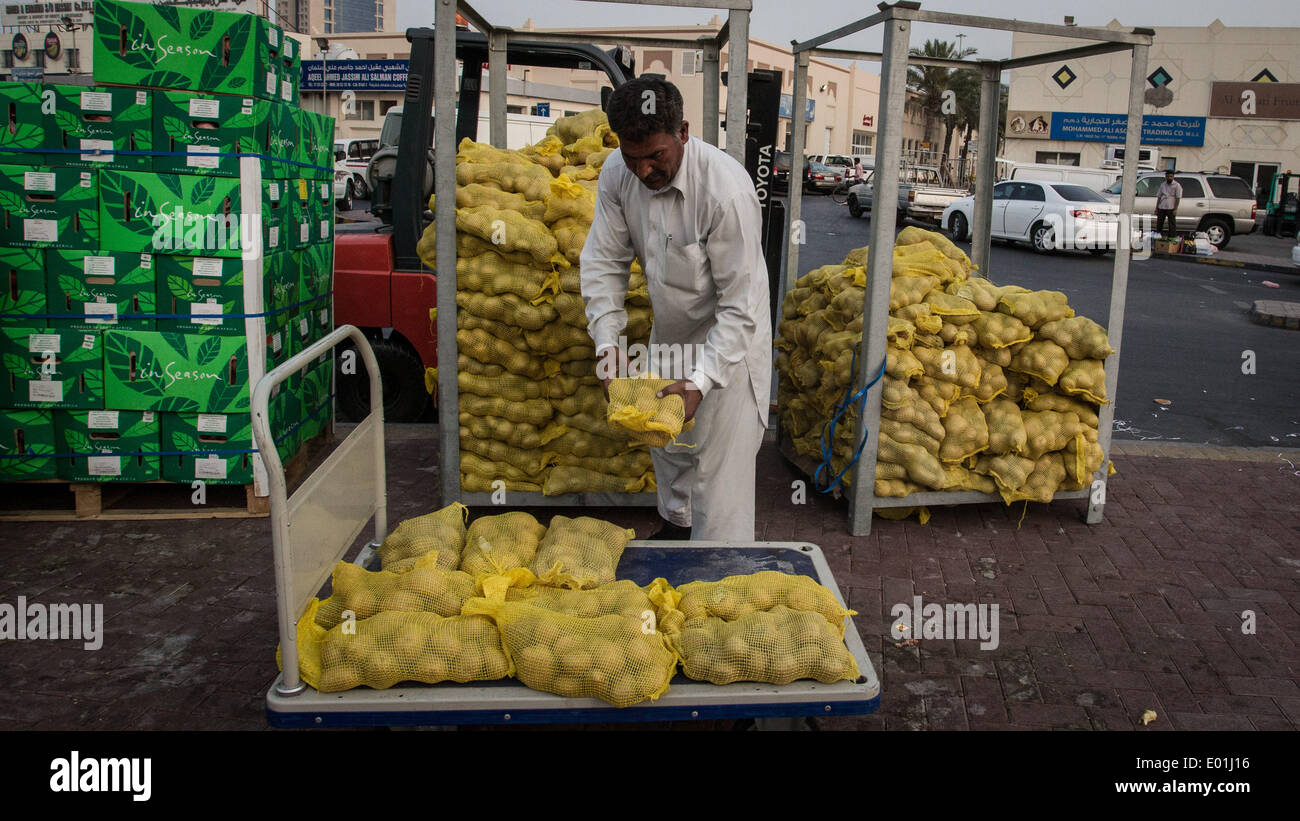 Bahrain fish market hi-res stock photography and images - Alamy