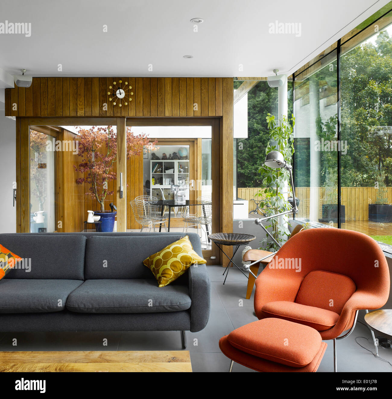 Retro styled living room in High Barnet family home, London by Paul ...