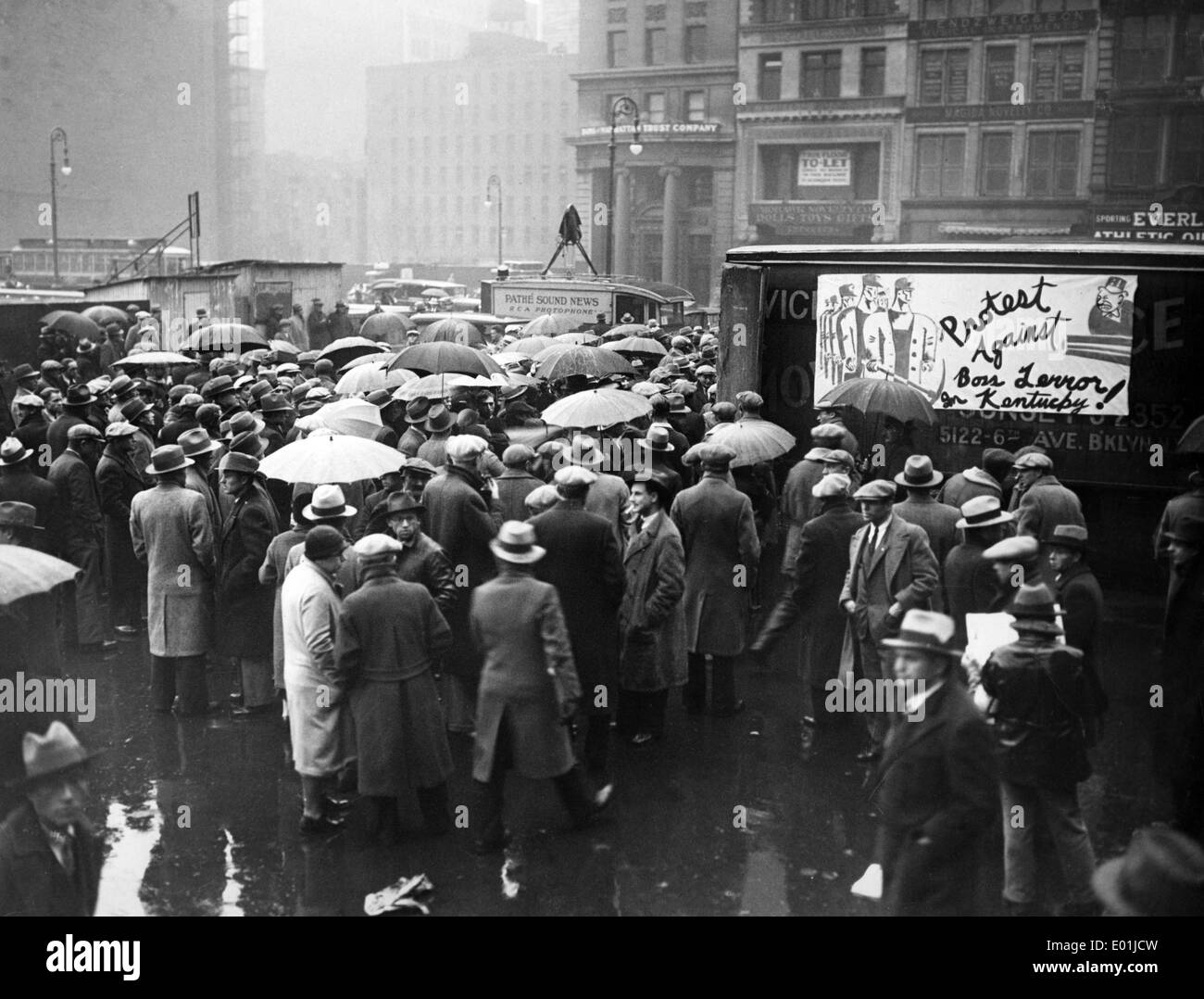 Great depression unemployment new york hi-res stock photography and ...
