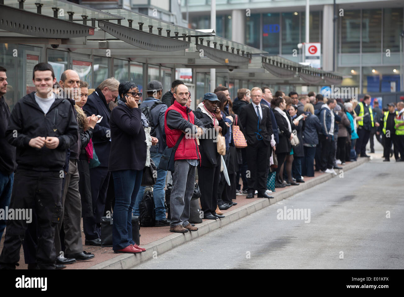 London tube strike london underground victoria station bus queues buses ...