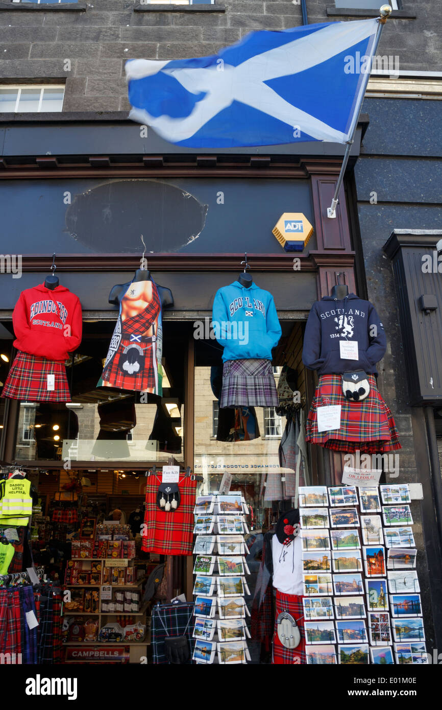 Scottish souvenir shop edinburgh hi-res stock photography and images ...