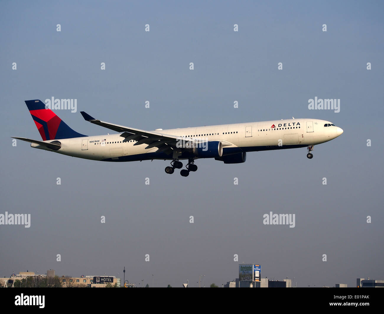 N801NW Delta Air Lines Airbus A330-323 landing at Schiphol (AMS - EHAM ...