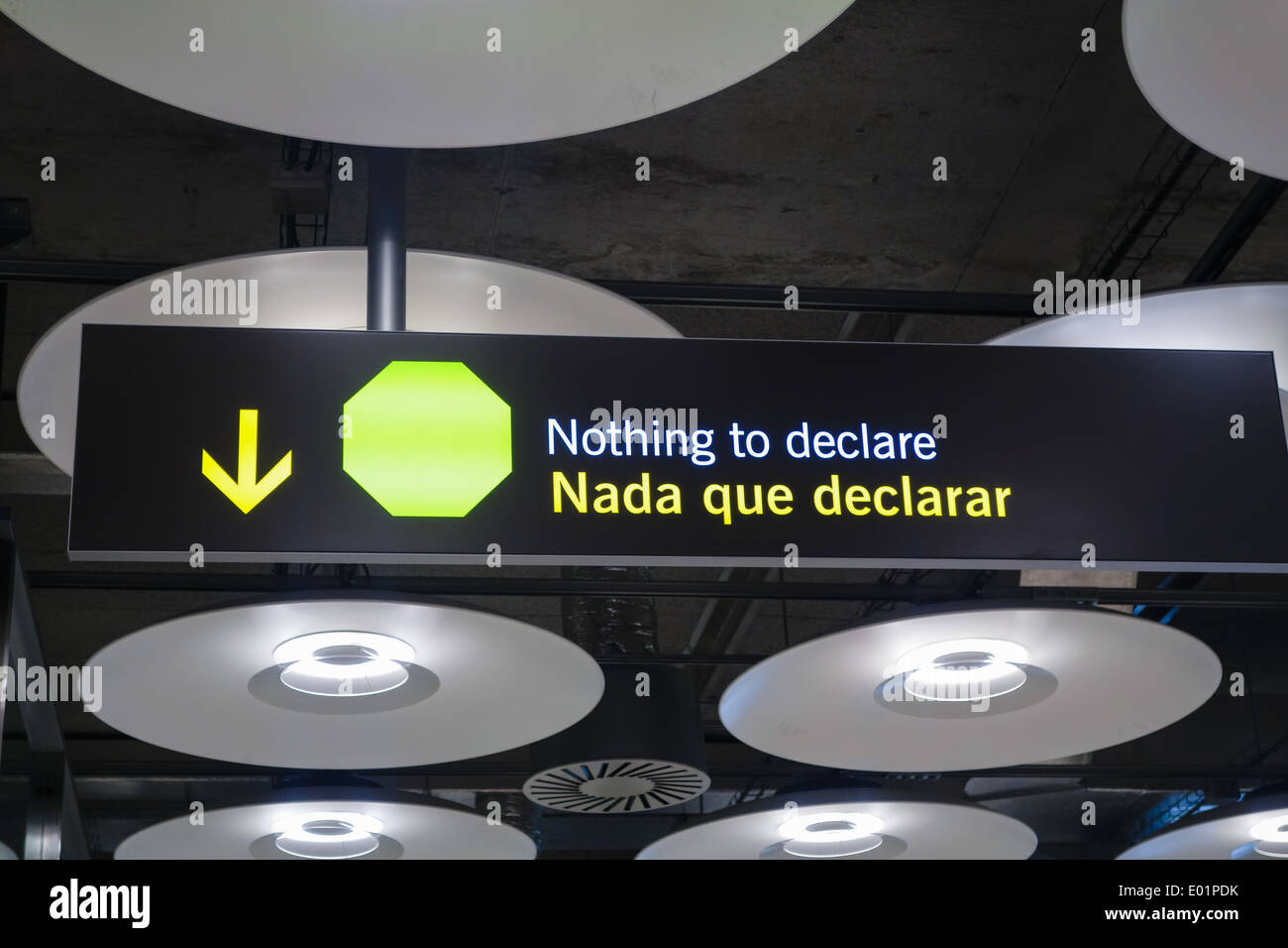 Aeropuerto de Madrid Barajas, nothing to declare, nada que declarar ...