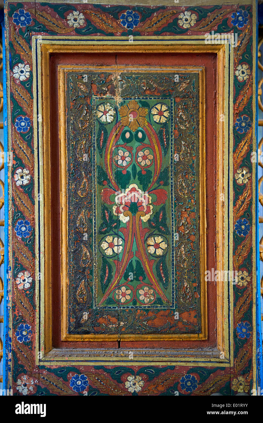 Berber arabesque wood painted panel.The Petite Court, Bahia Palace ...