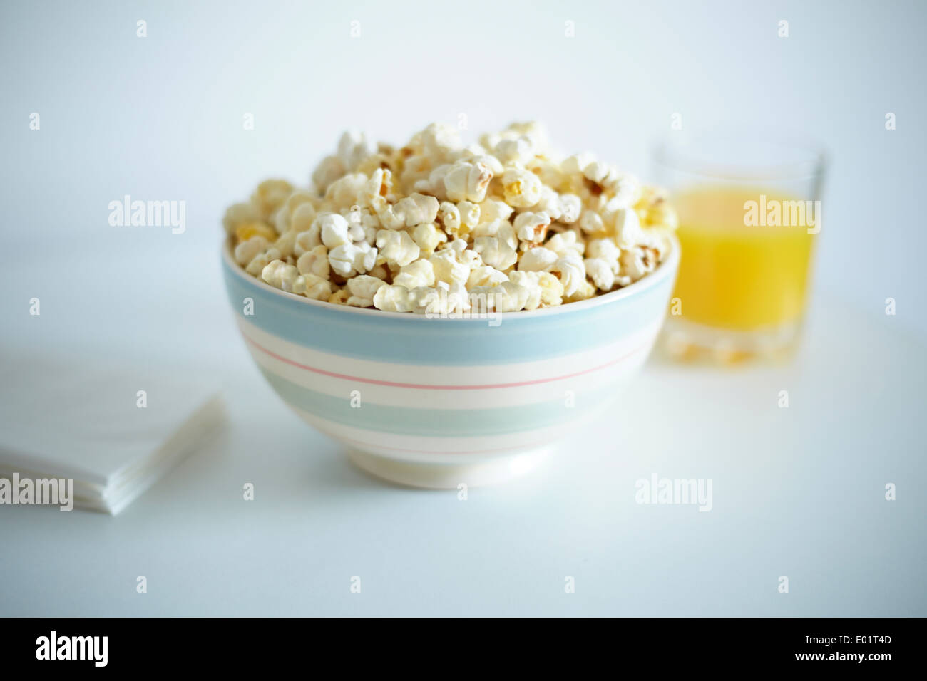 Pop corn and orange juice Stock Photo - Alamy