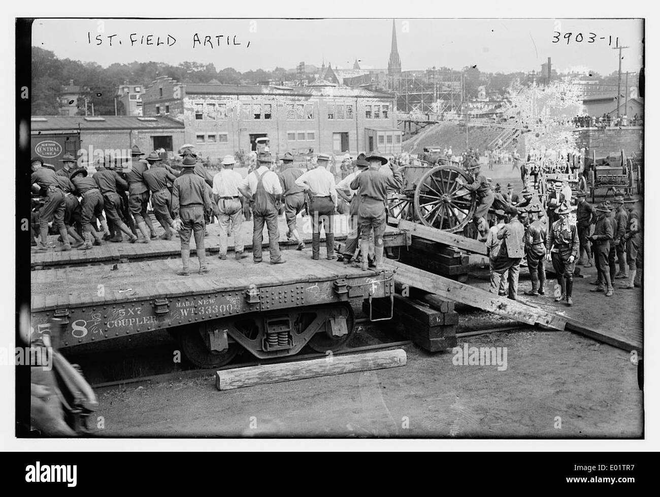 Field artil hi-res stock photography and images - Alamy