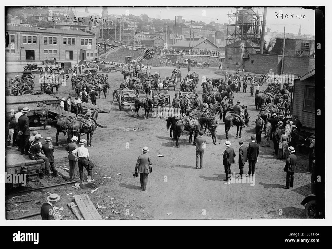 Field artil hi-res stock photography and images - Alamy