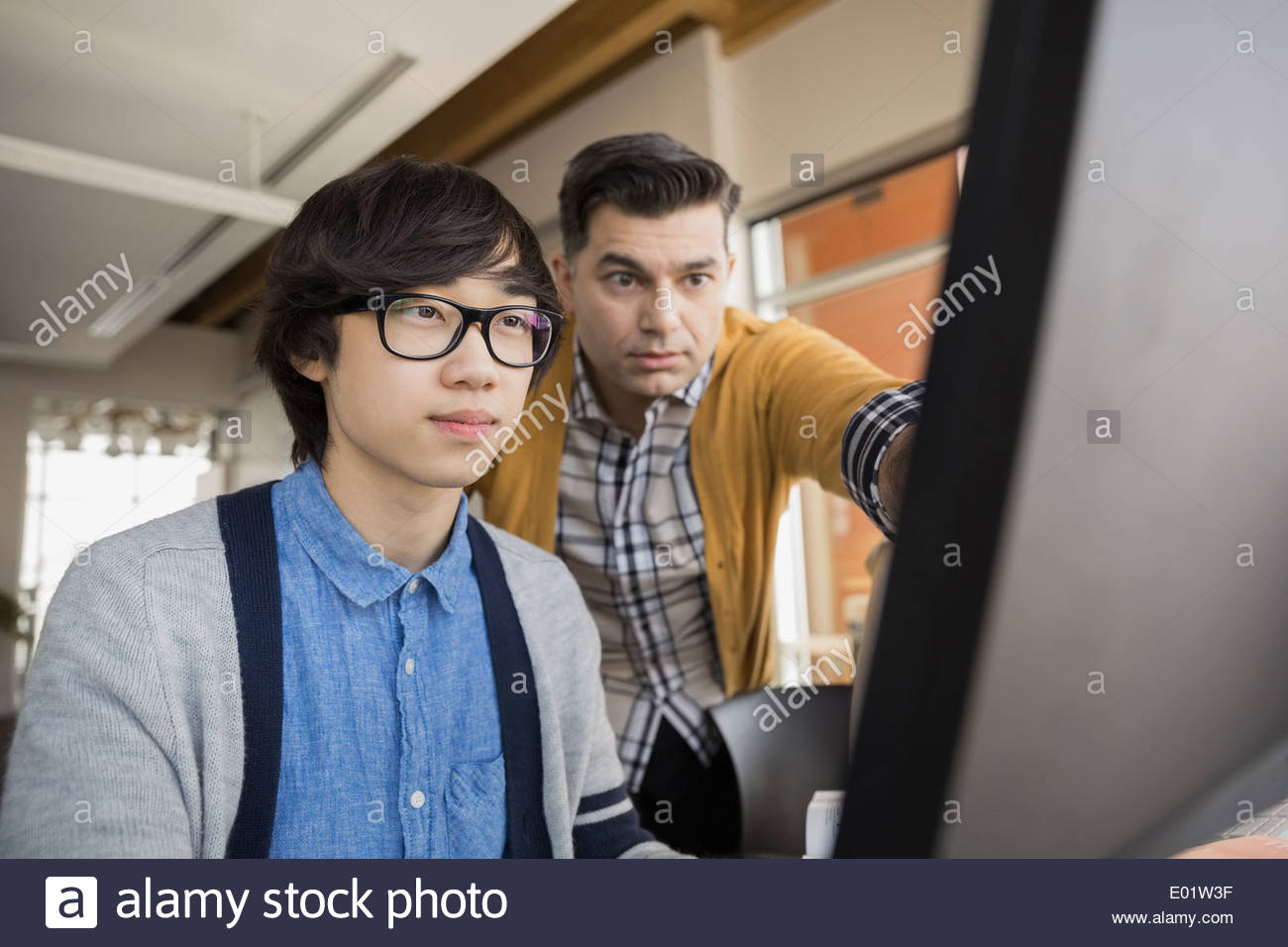 Teacher student using computer class hi-res stock photography and ...