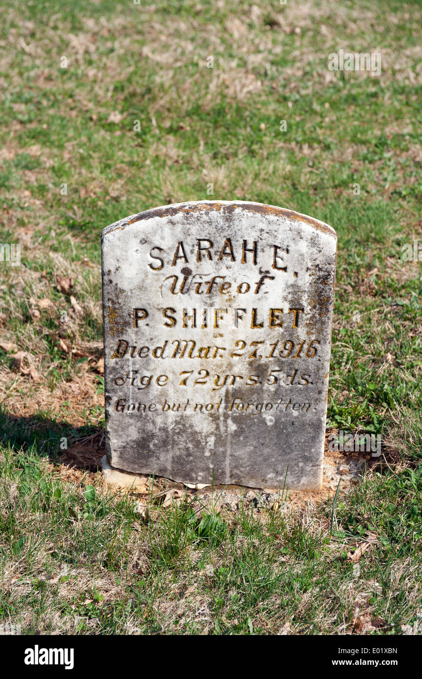 Weathered tombstone dating from 1916 Stock Photo - Alamy
