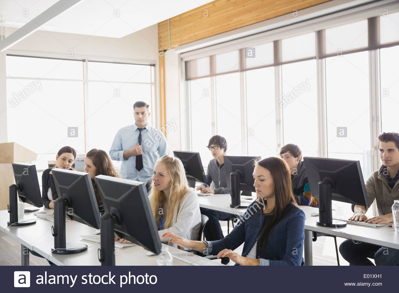 Young women students using computer lab hi-res stock photography and ...