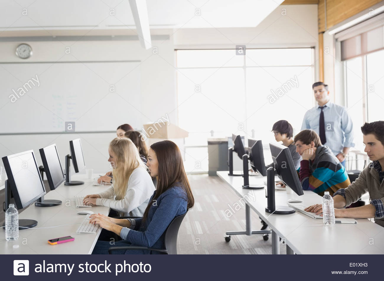 Young women students using computer lab hi-res stock photography and ...