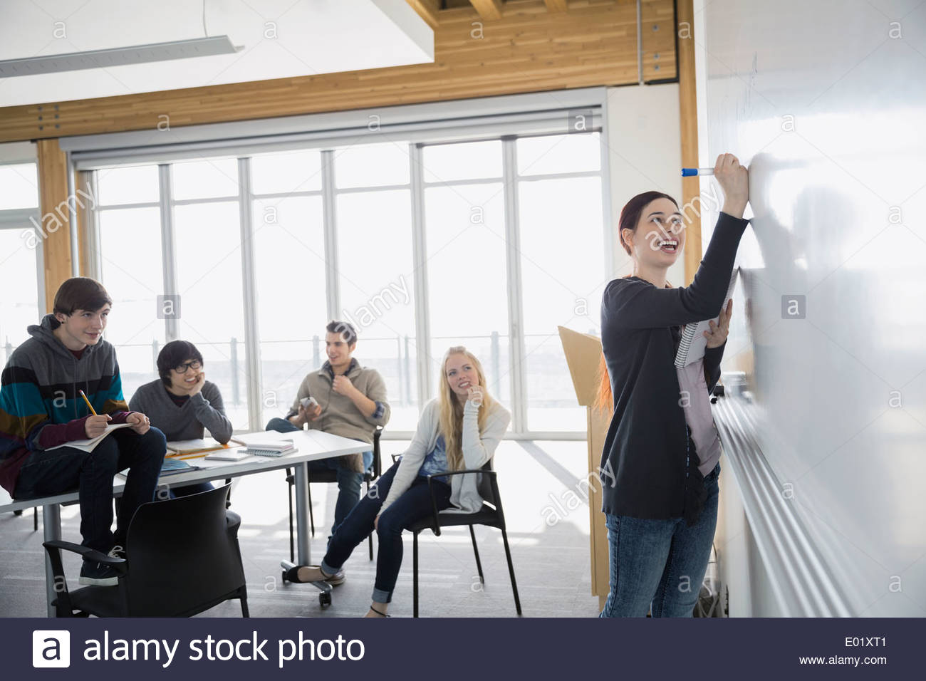 Full high school classroom hi-res stock photography and images - Alamy