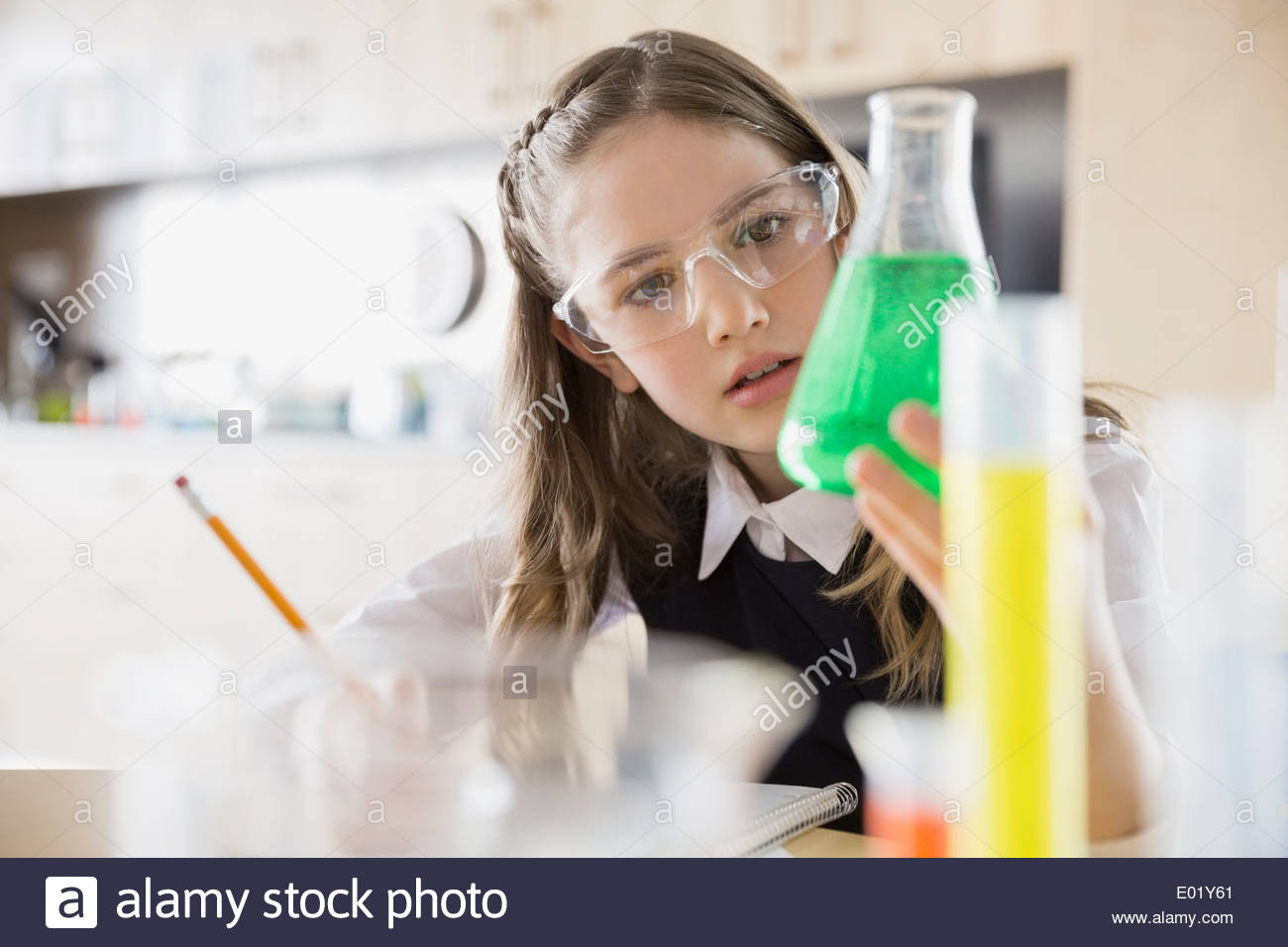 Girl science experiment hi-res stock photography and images - Alamy