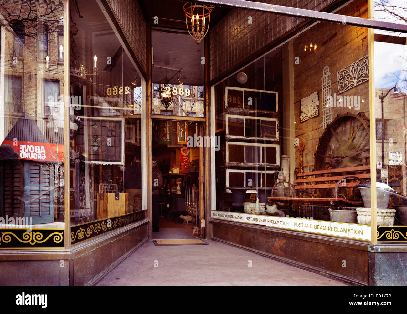 Antique shop interior hi-res stock photography and images - Alamy