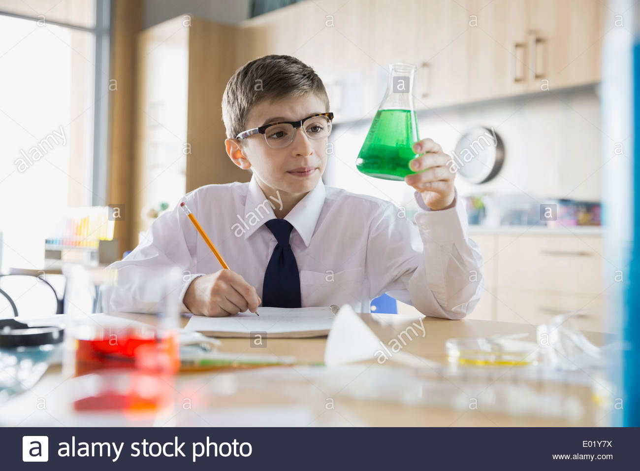 Boy science school hi-res stock photography and images - Alamy