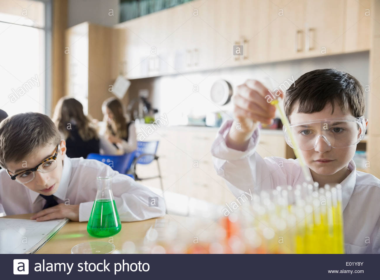 Elementary class worker hi-res stock photography and images - Alamy