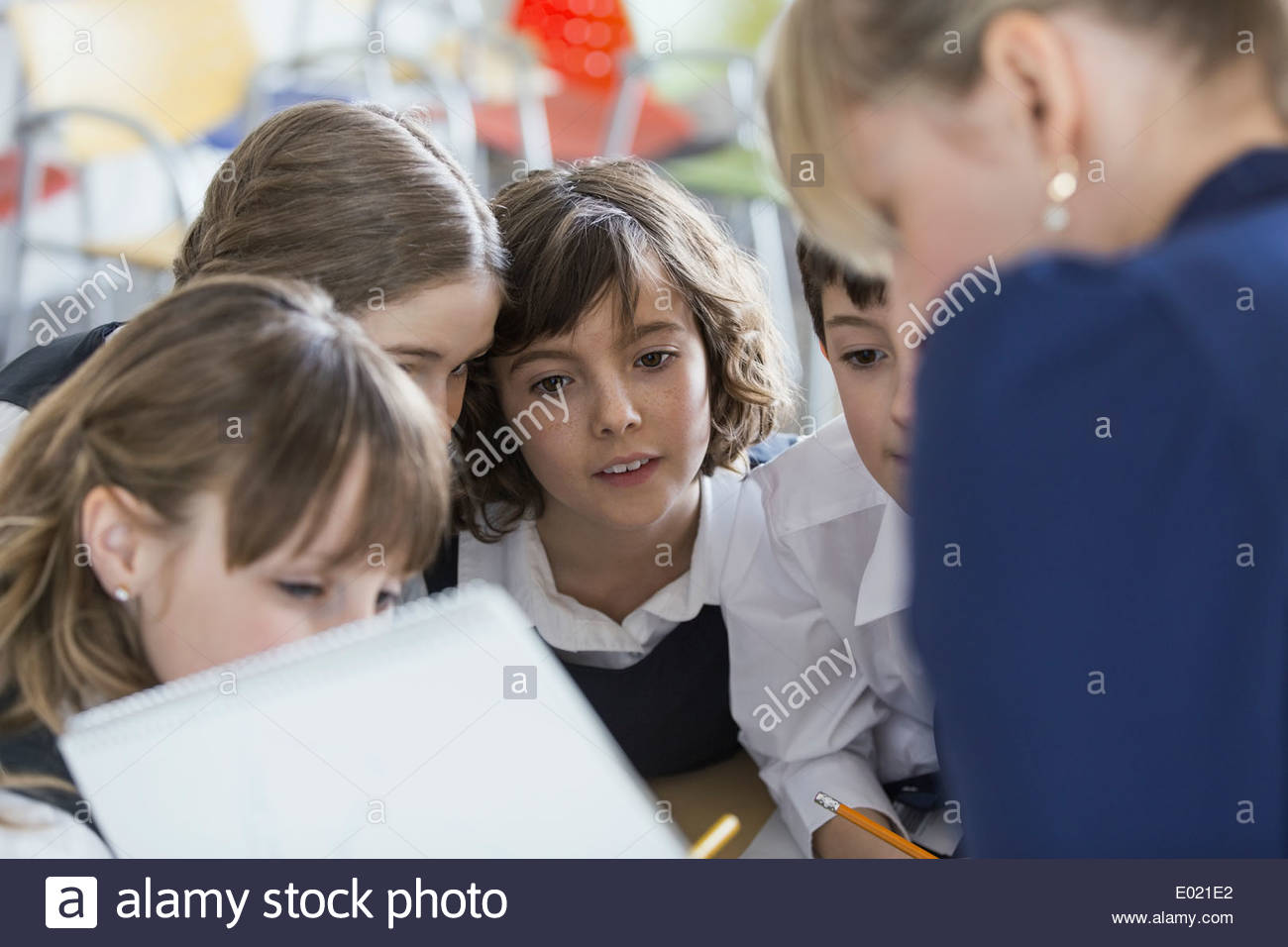 Elementary school classroom working hi-res stock photography and images ...