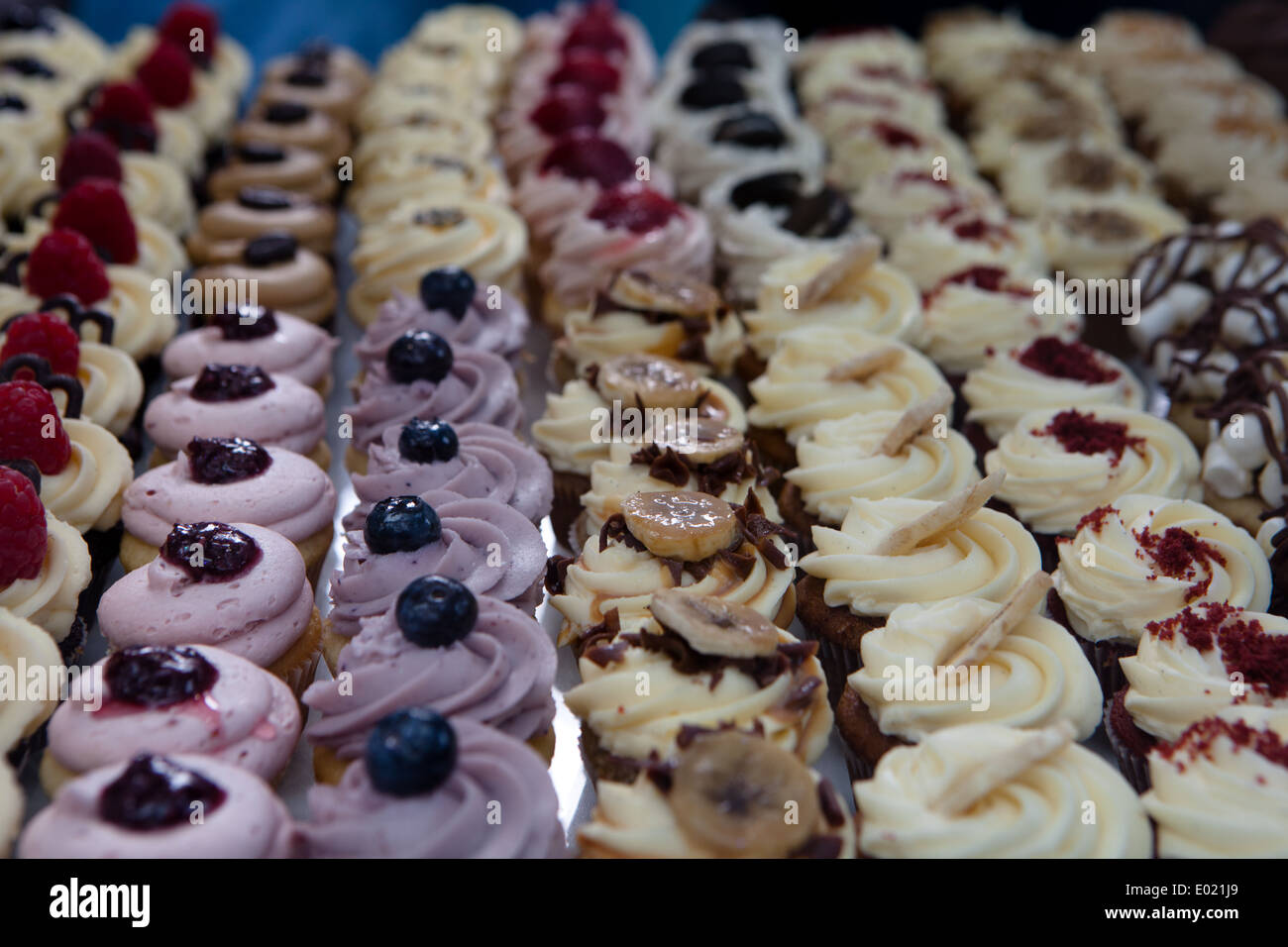 Cake sale hi-res stock photography and images - Alamy