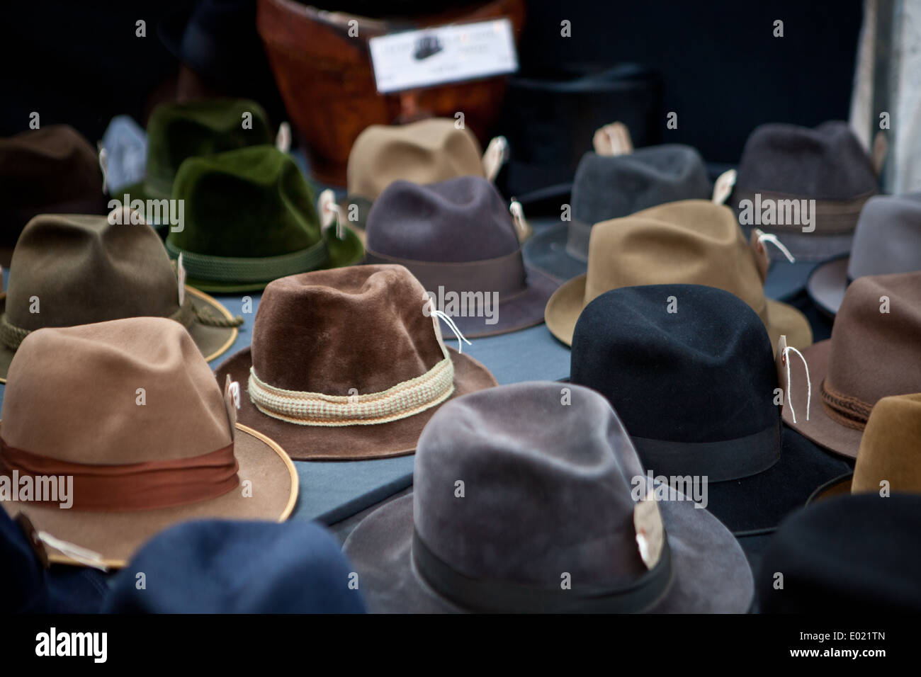 Retro trilby hat hi-res stock photography and images - Alamy