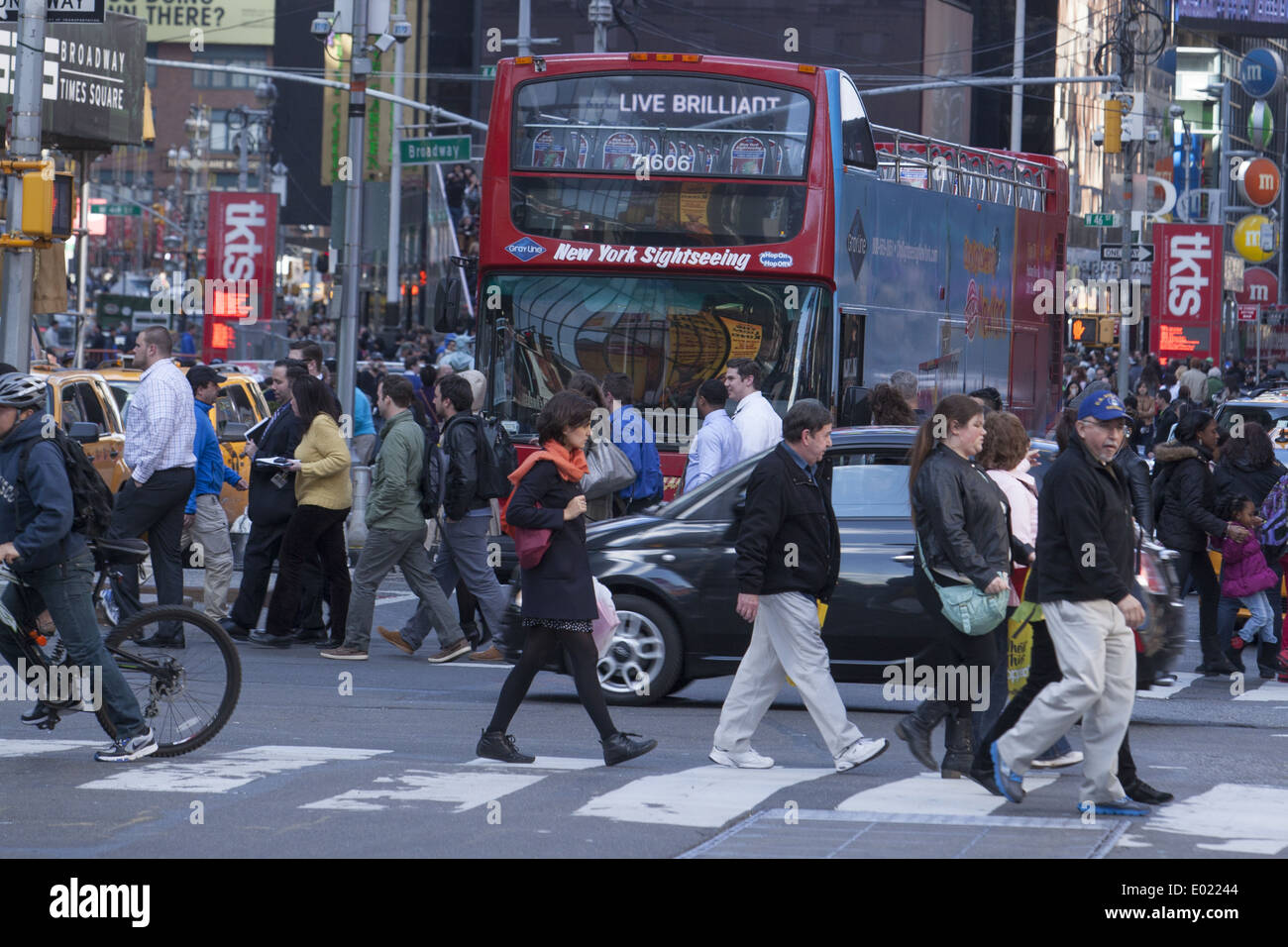 Manhattan crosswalk people crowds times square city urban pedestrians ...