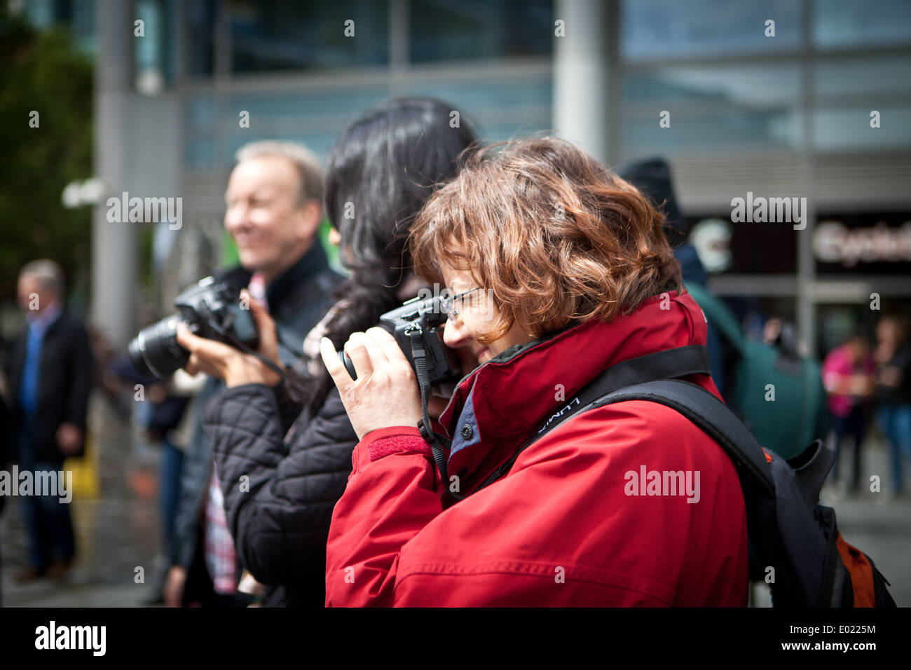 Tourism capturing pictures snapping hi-res stock photography and images ...