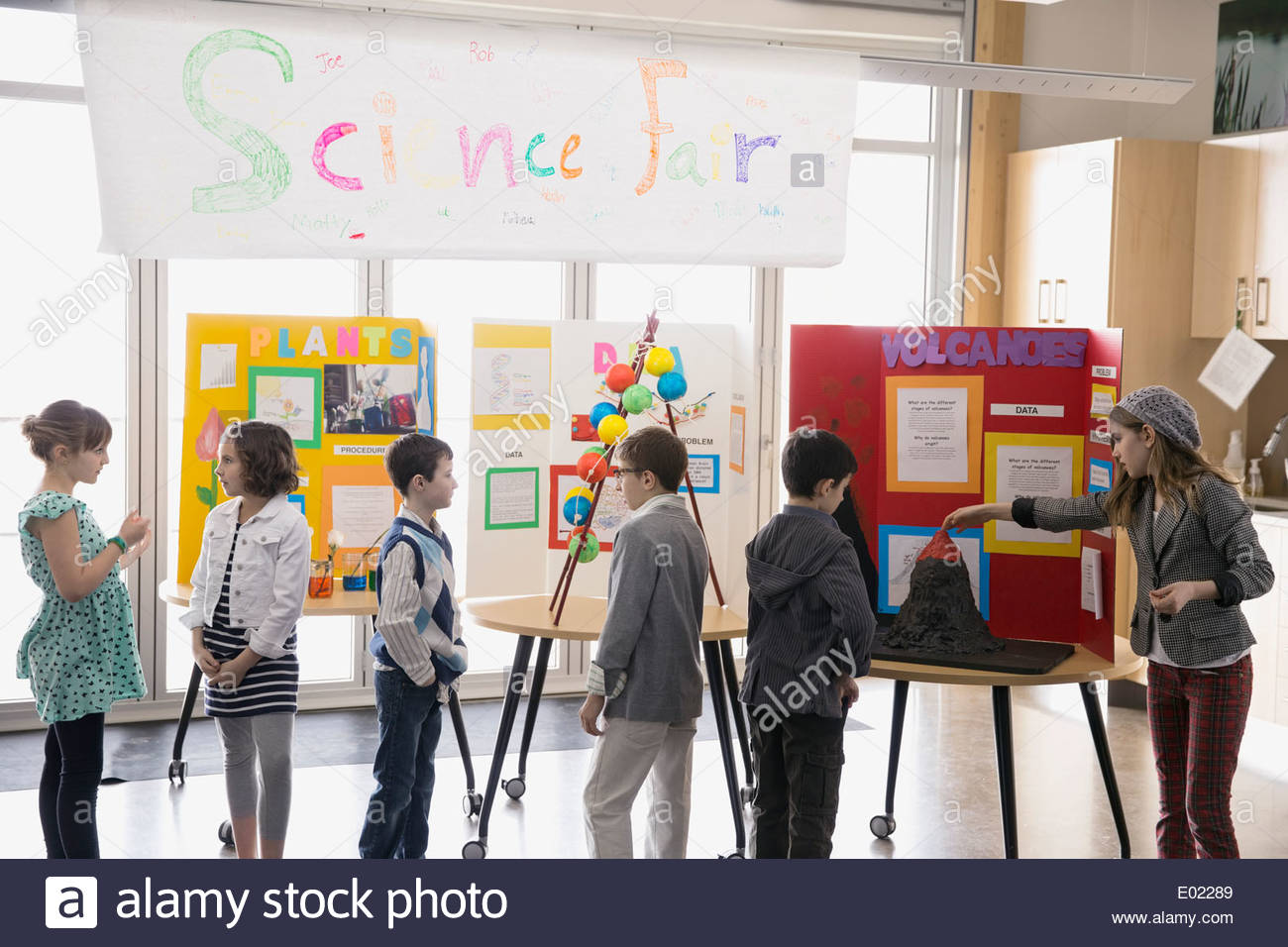 Explaining science fair project hi-res stock photography and images - Alamy