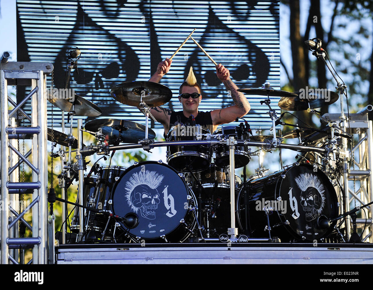 Country and western drummer hi-res stock photography and images - Alamy