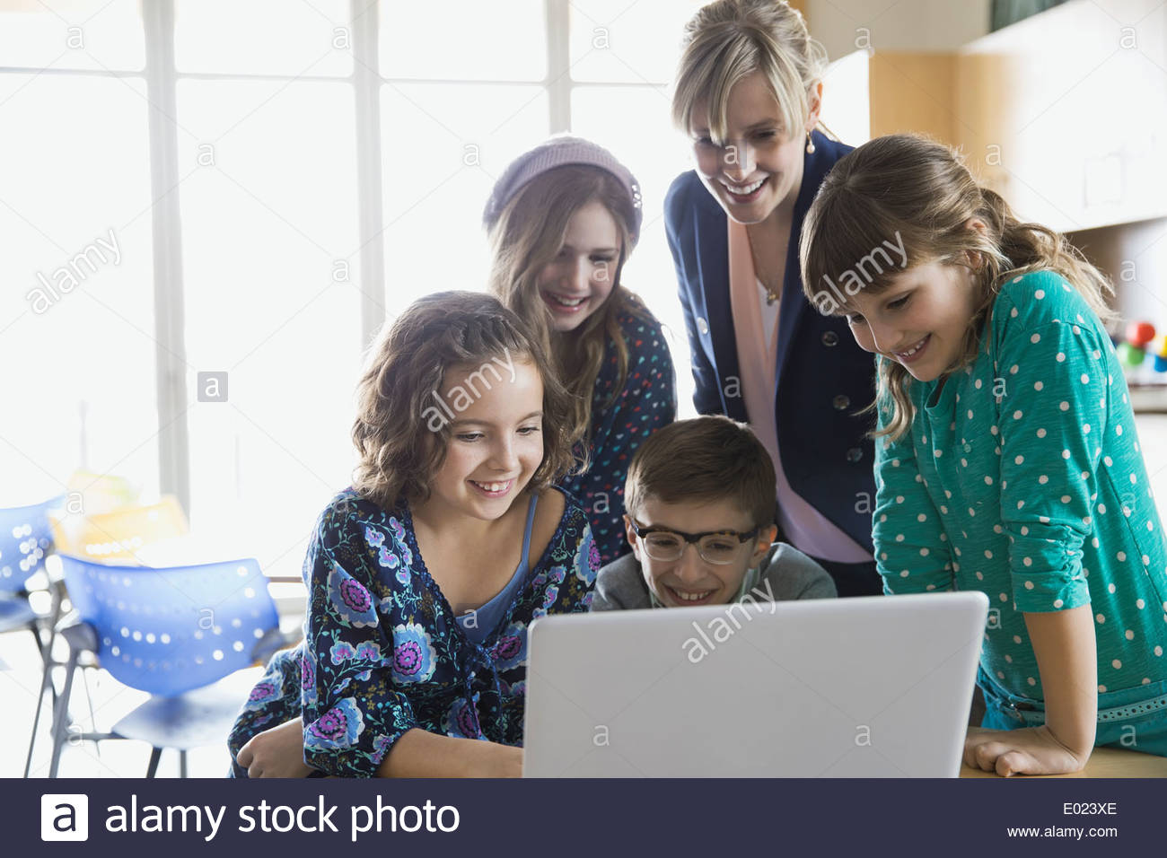 Teacher laptop classroom hi-res stock photography and images - Alamy