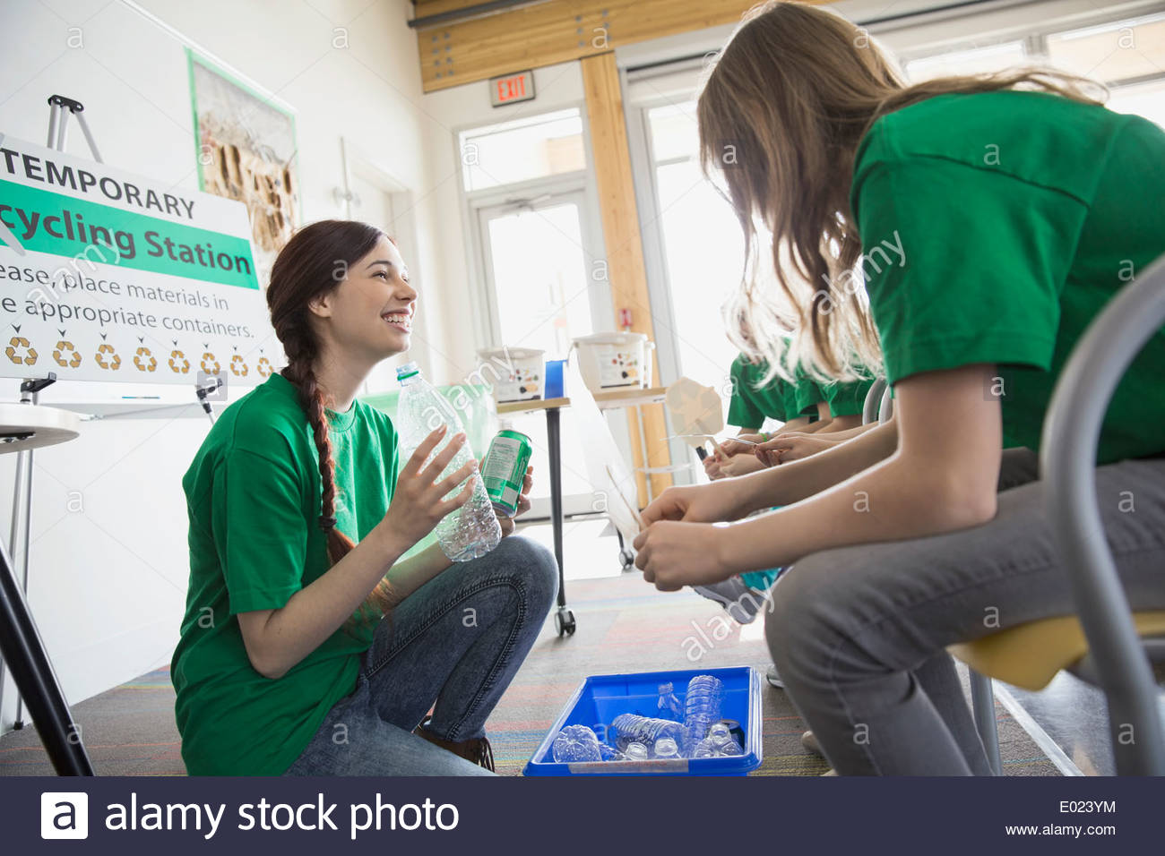 Student students recycle hi-res stock photography and images - Alamy