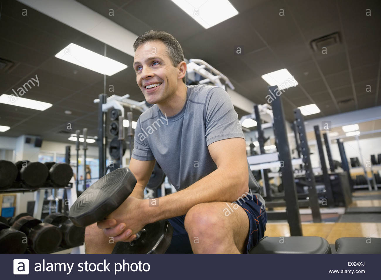 Man dumbbell lifting bench hi-res stock photography and images - Alamy