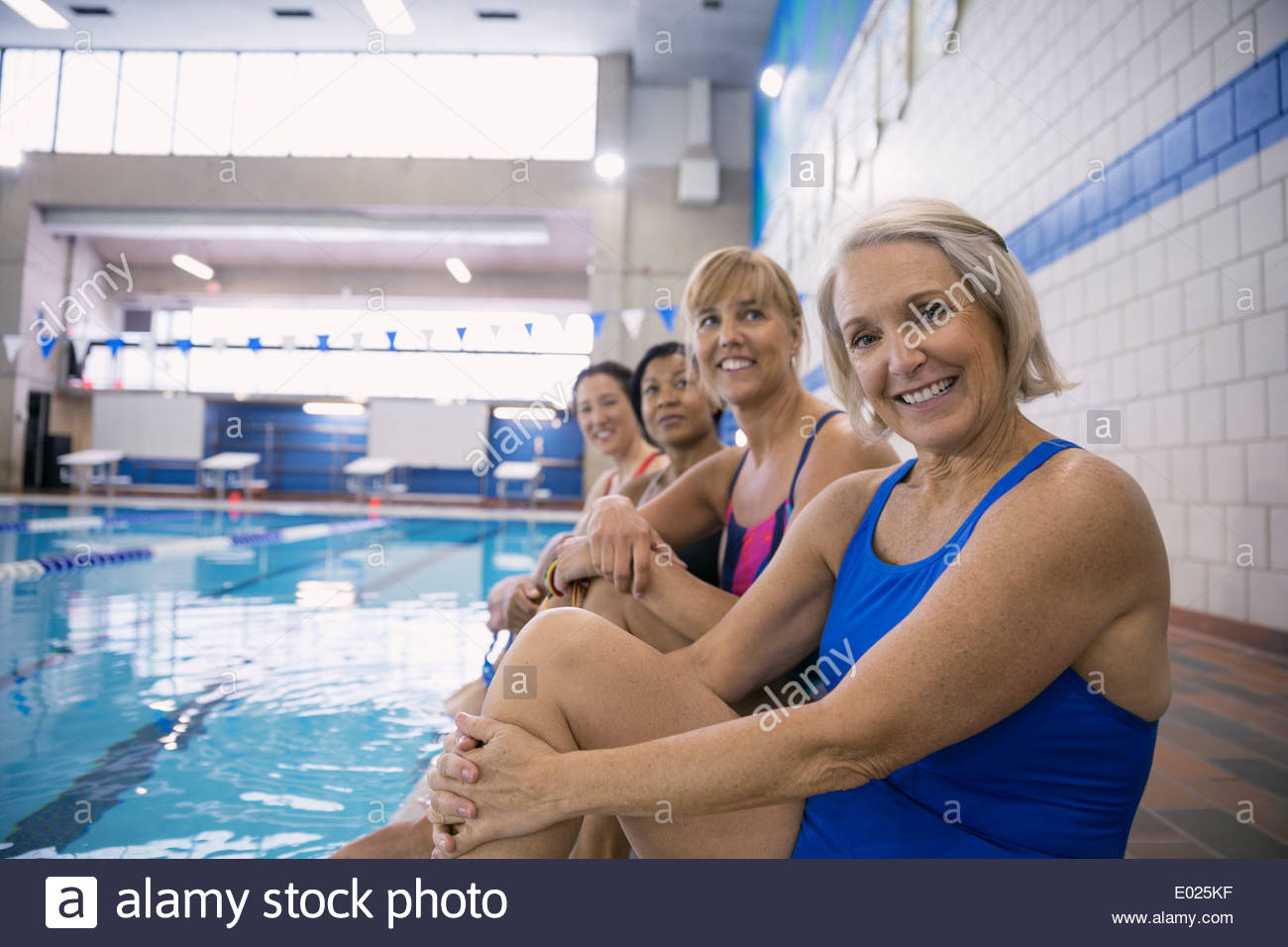 Four women in swimming pool hi-res stock photography and images - Alamy