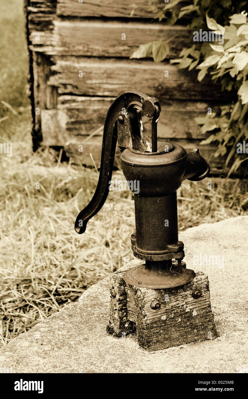 Antique water pump hi-res stock photography and images - Alamy