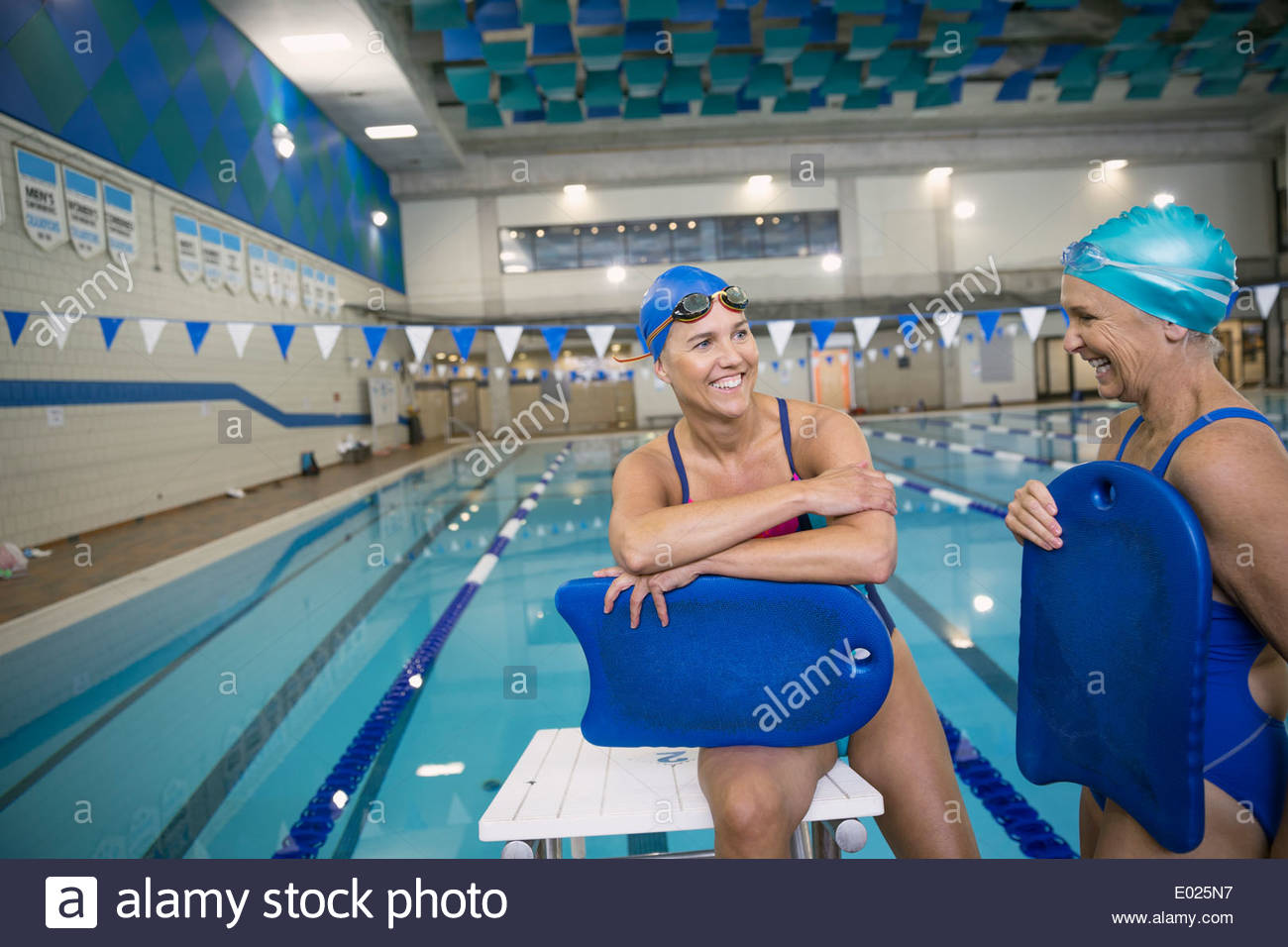 Two women at poolside hi-res stock photography and images - Alamy