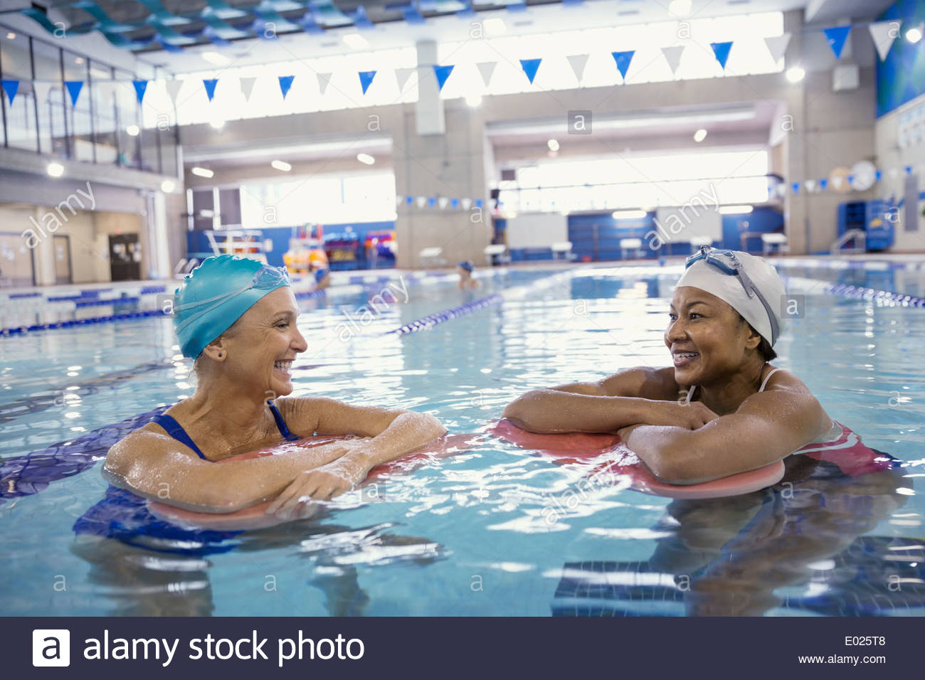 Woman pool floating mature hi-res stock photography and images - Alamy