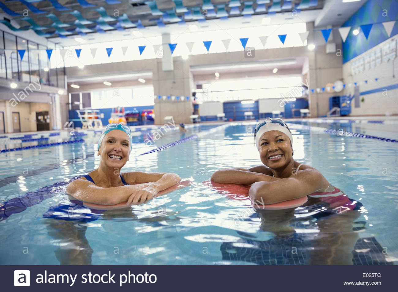 Women in the swimming pool hi-res stock photography and images - Alamy