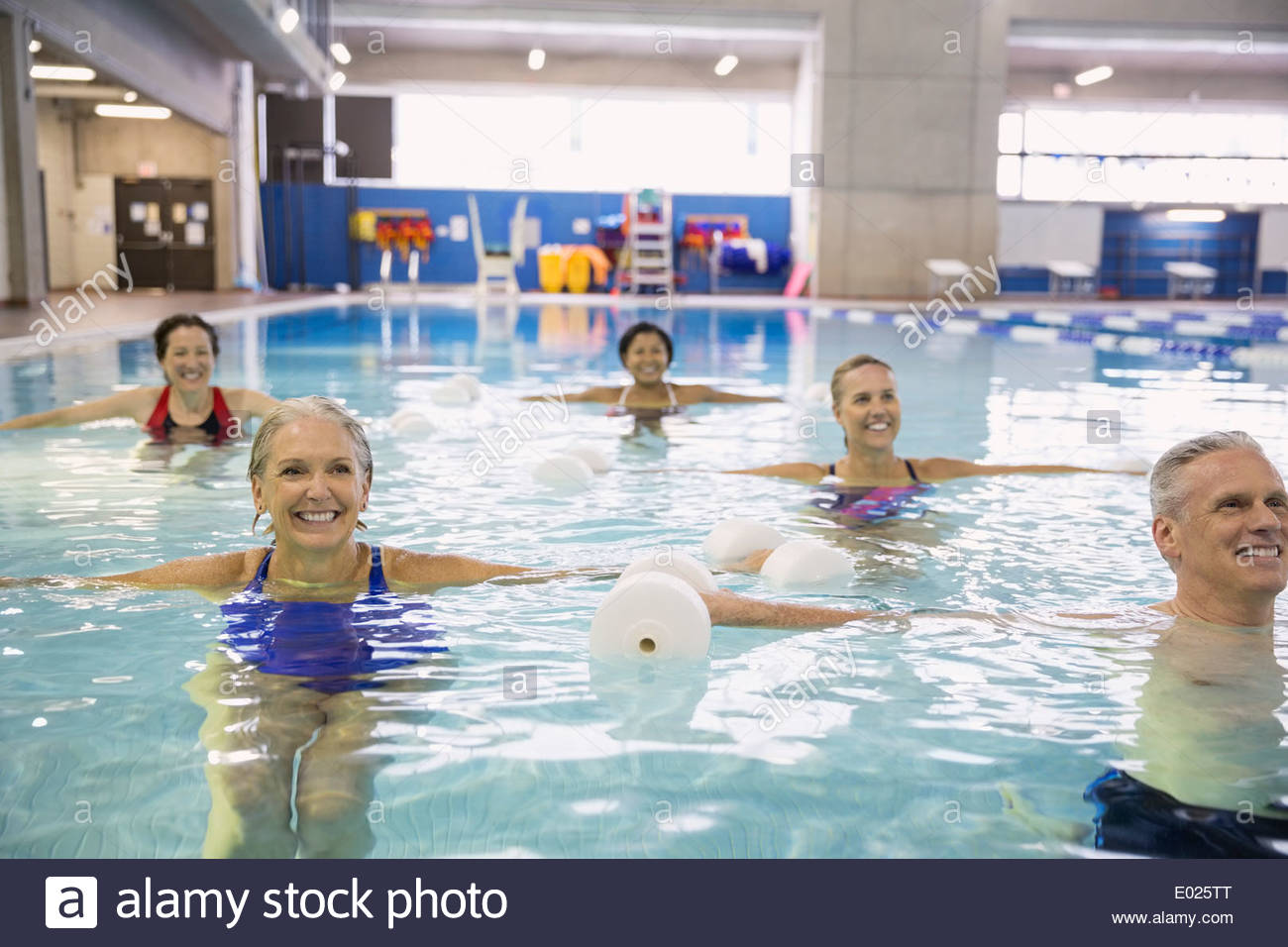 Exercise swimming pool class hi-res stock photography and images - Alamy