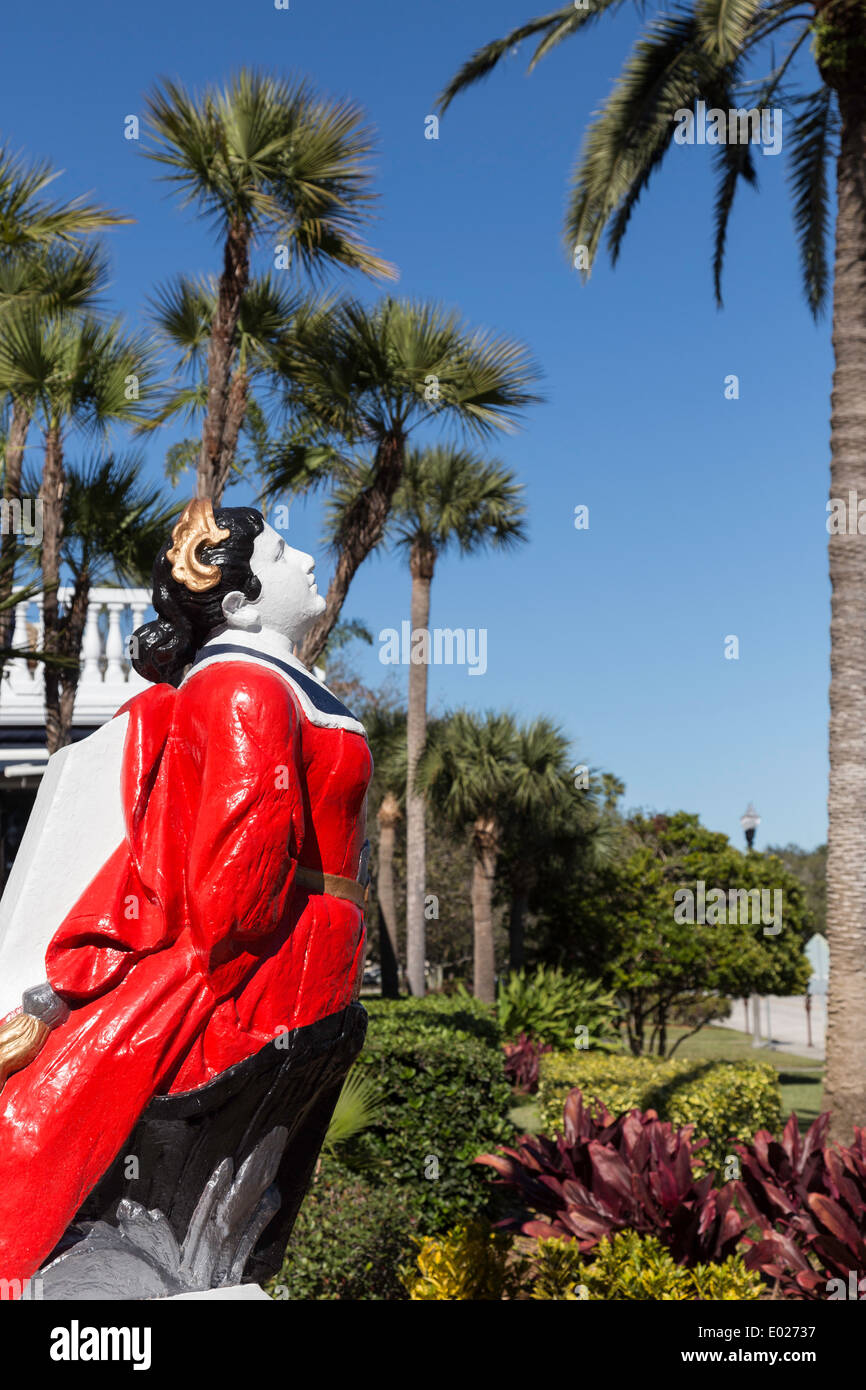 Carved female figurehead hi-res stock photography and images - Alamy