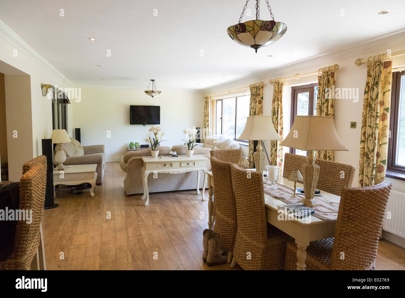 English dining room hi-res stock photography and images - Alamy