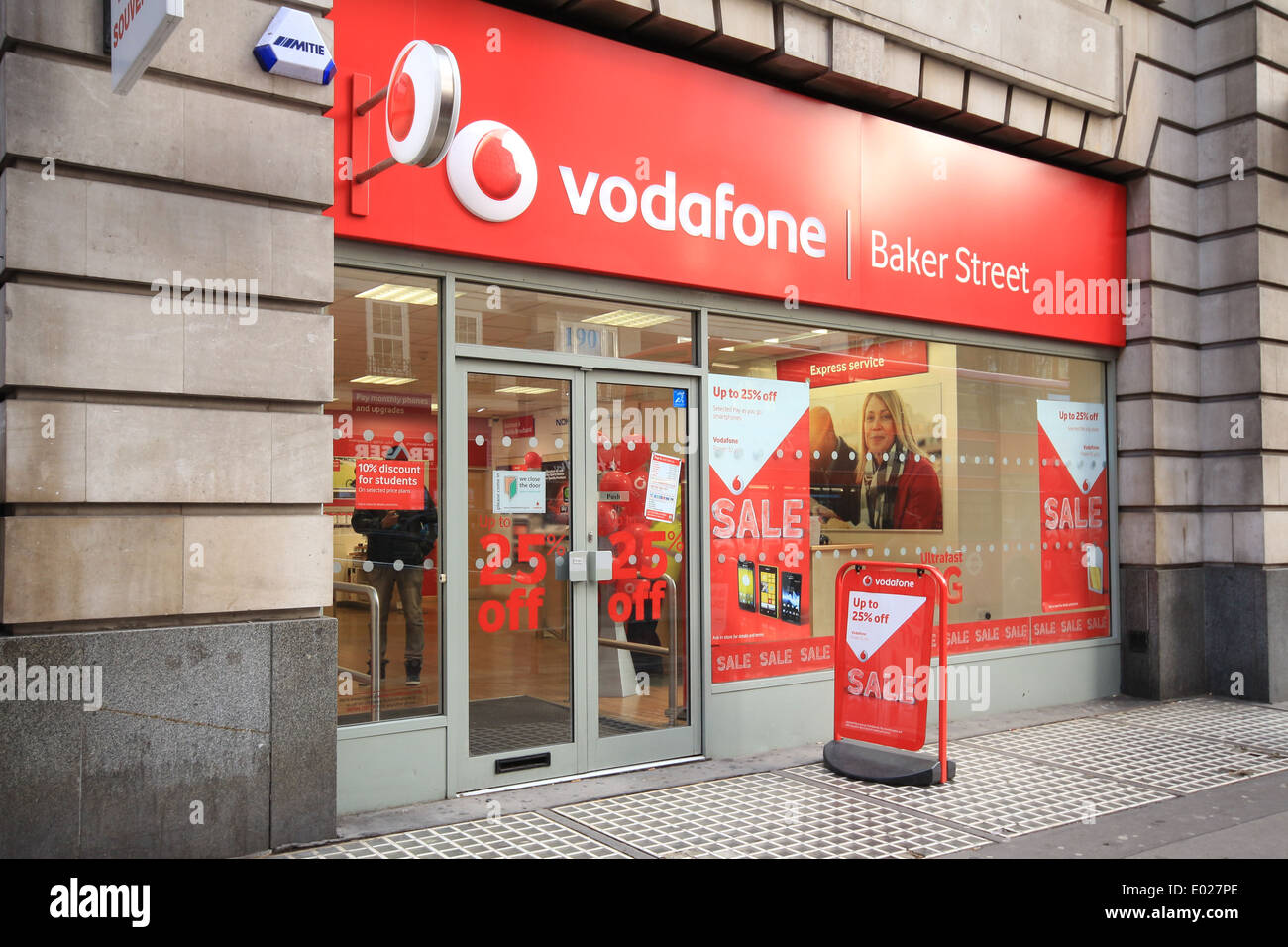 Vodafone retail shop at Baker Street London Stock Photo - Alamy