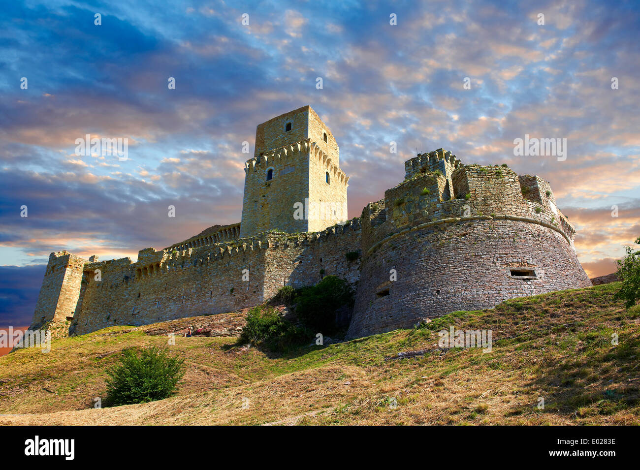 Picturesque medieval castle hi-res stock photography and images - Alamy
