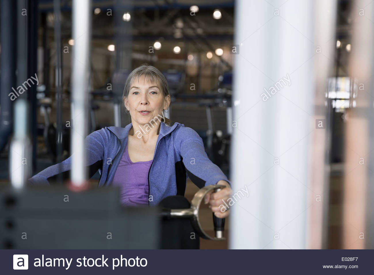 Exercise machine women hi-res stock photography and images - Alamy